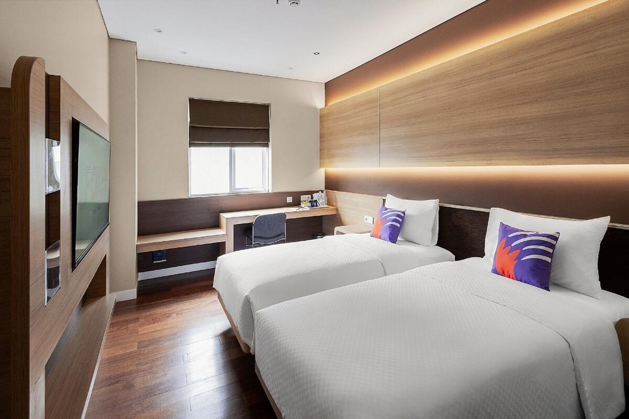 Fox Lite Grogol Jakarta: 3 star Hotel with a Minimum Price 564516IDR ...